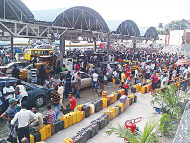 Fuel Scarcity returns in Abuja, Lagos - Daily Review Online - Nigeria and World News